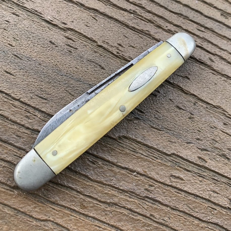Cattaraugus Cut Co pen knife w/ celluloid handles - Old Pocket Knives